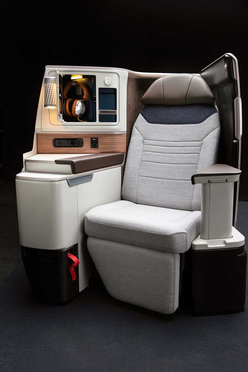 design et al Ascent by Adient Aerospace - The International Yacht ...