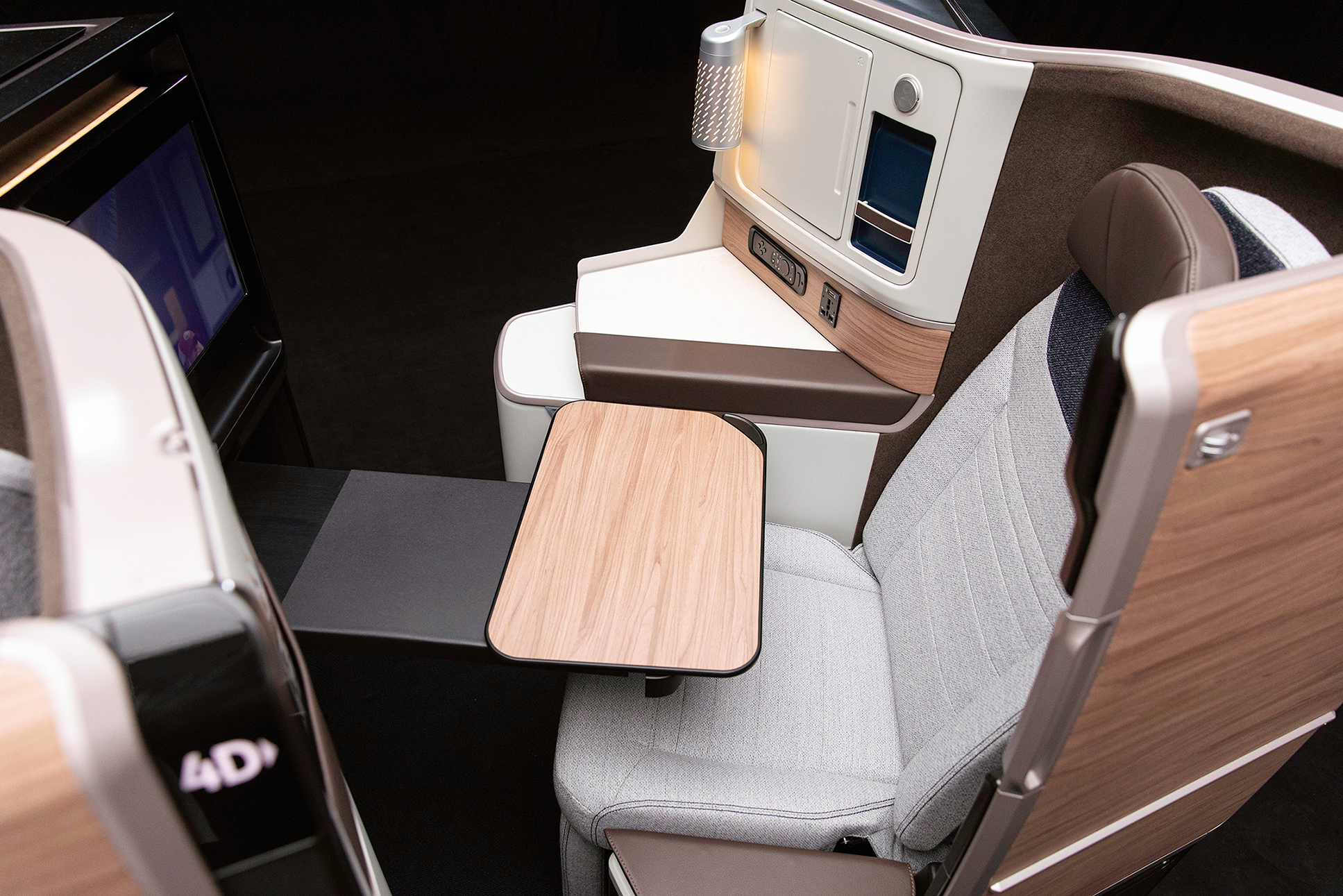 design et al Ascent by Adient Aerospace - The International Yacht ...