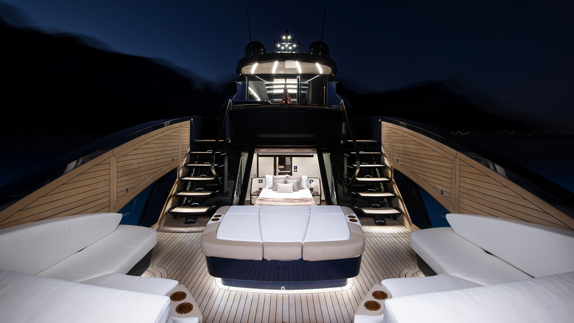 design et al Lazzara LSX 67 by Lazzara Yachts - design et al The Design ...