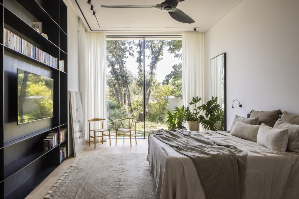 design et al Contemporary Colonial Villa by Dana Oberson Architects Ltd